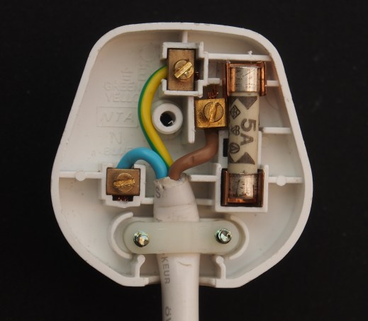 Correct wiring of a 3-pin plug – Mr Tarrant's physbang 'blog